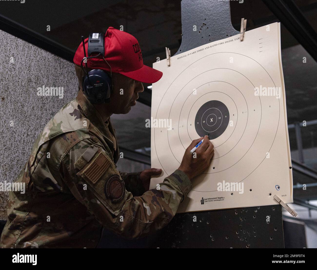 Le sergent d'état-major Thomas Mosely, instructeur d'armes de combat de ...