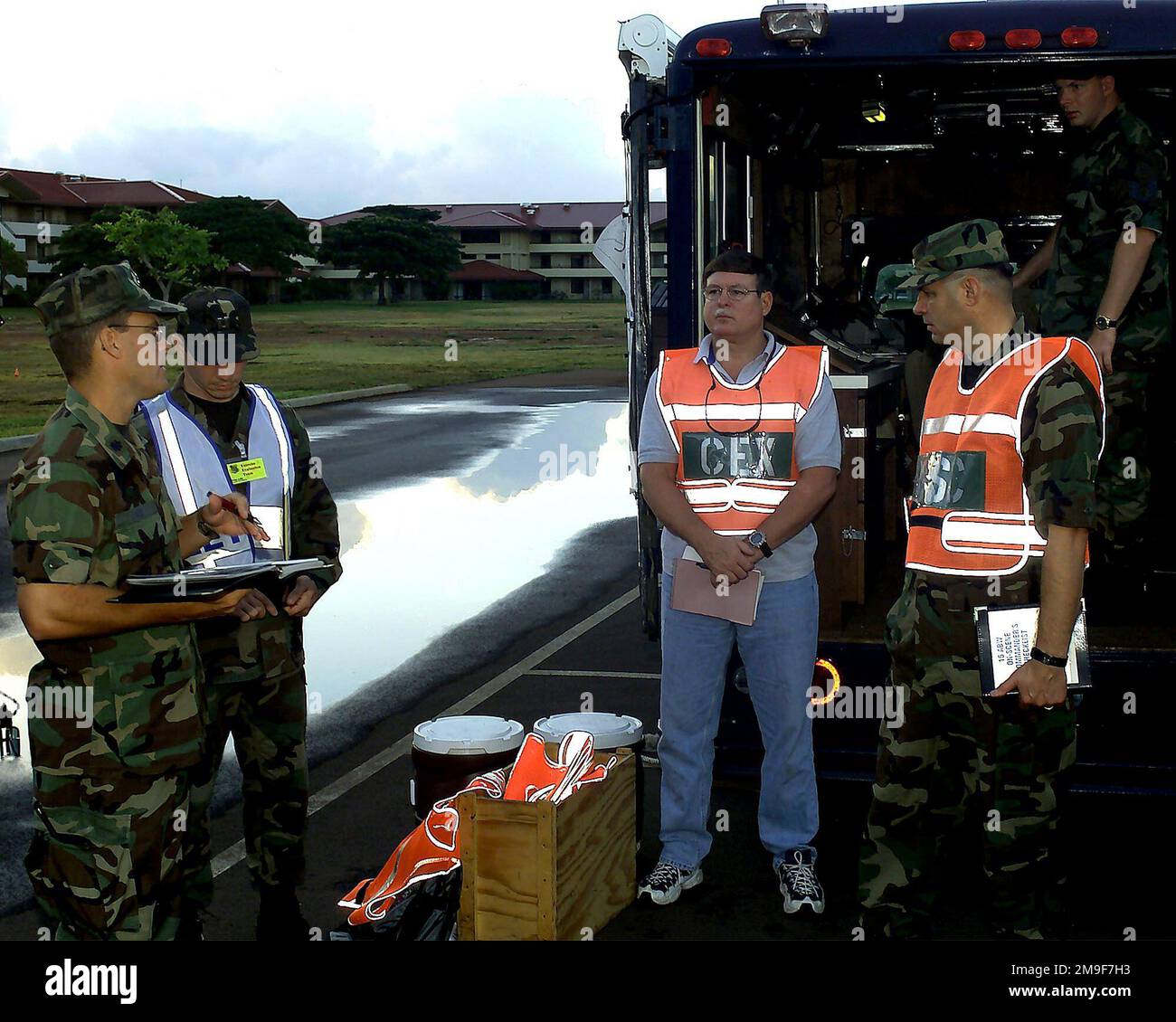 Tout droit sur une coupe moyenne, le lieutenant-colonel Louis fait un ...
