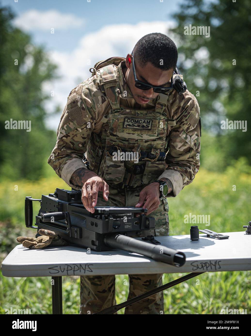 ÉTATS-UNIS Le Sgt Sidney Perry, affecté à la 55th signal Company ...