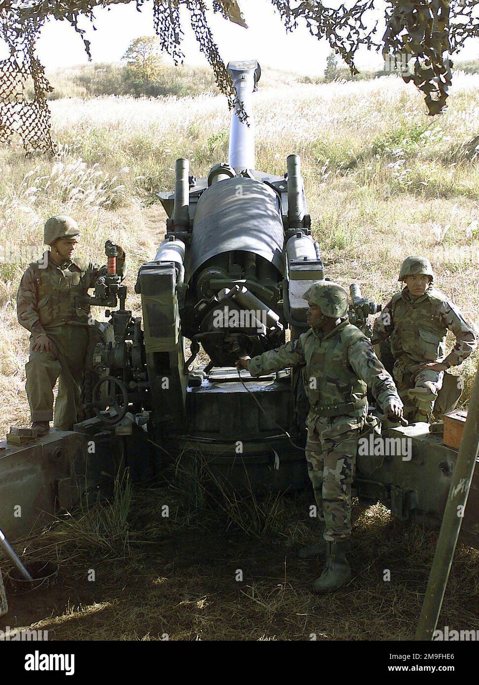 LES Marines DES ÉTATS-UNIS du 3rd Bataillon, 12th Marine Regiment, 3D Marine Division, attendent ...