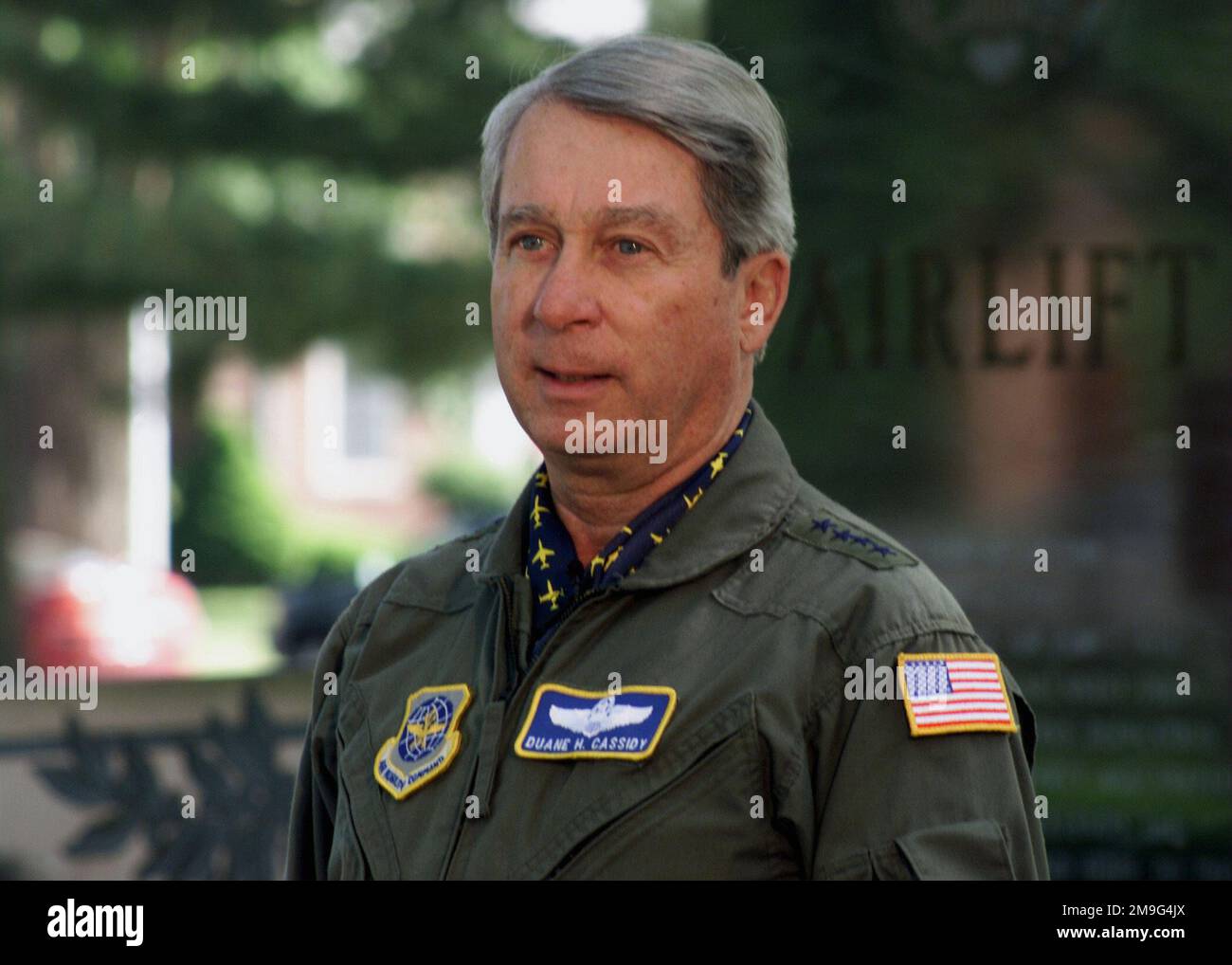 L'ancien commandant du Commandement du transport aérien militaire et le ...
