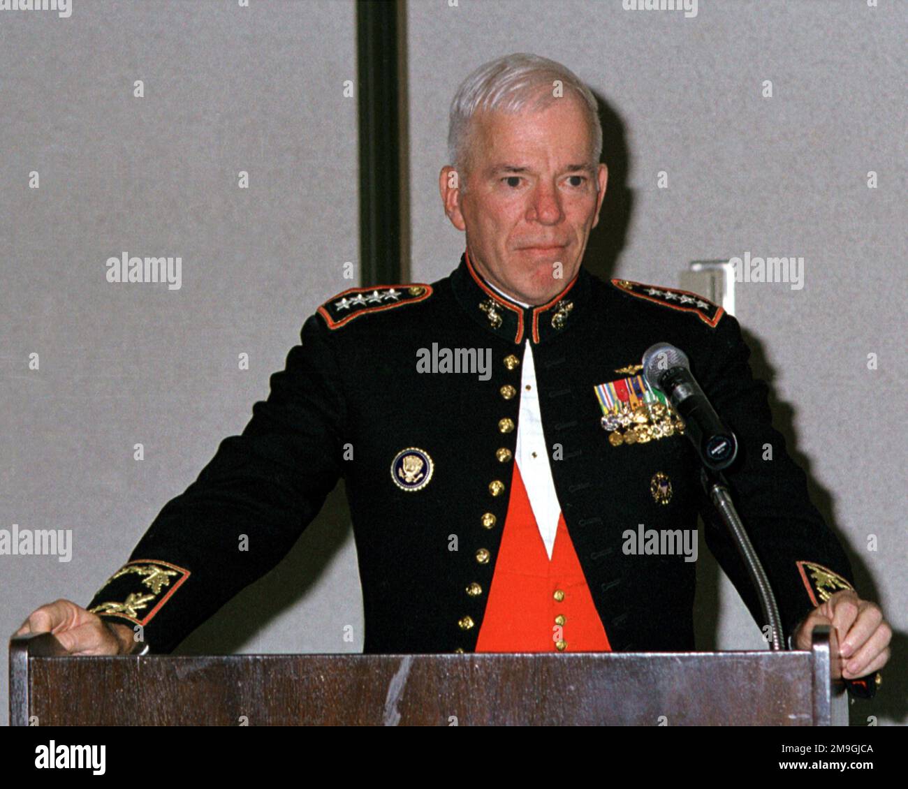 Commandant adjoint du corps de Marine le général Terrence R. Dake parle ...