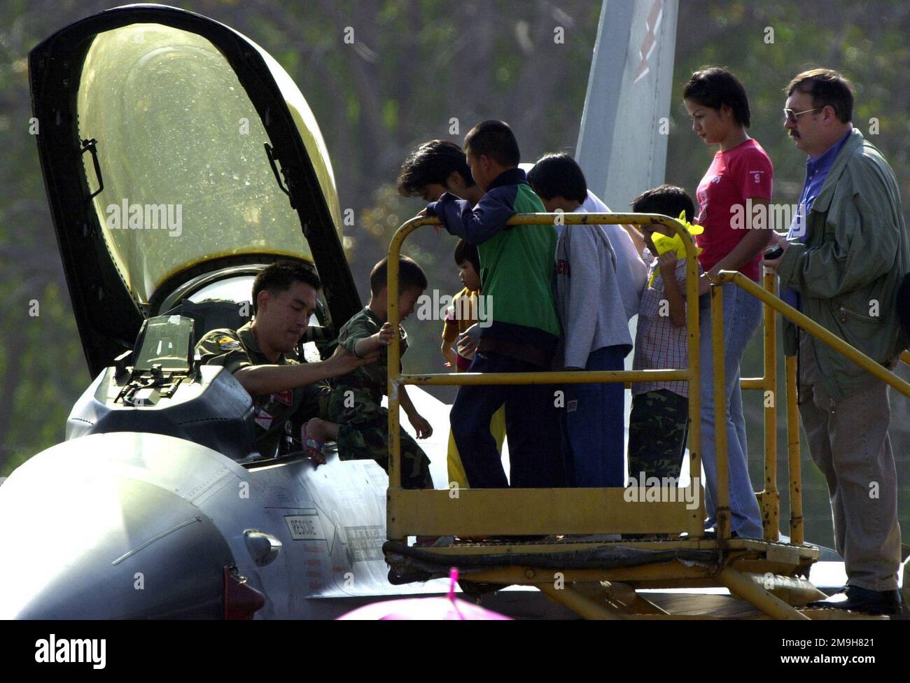 020112-F-5872L-001. Objet opération/série: COPE TIGER 2002 base: Korat ...