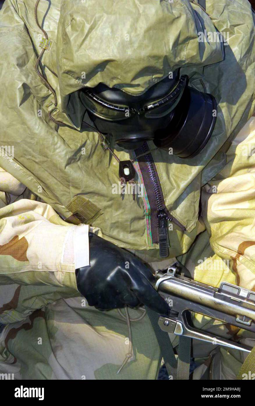 Un Marine de la Force opérationnelle interarmées combinée, Camp Doha ...