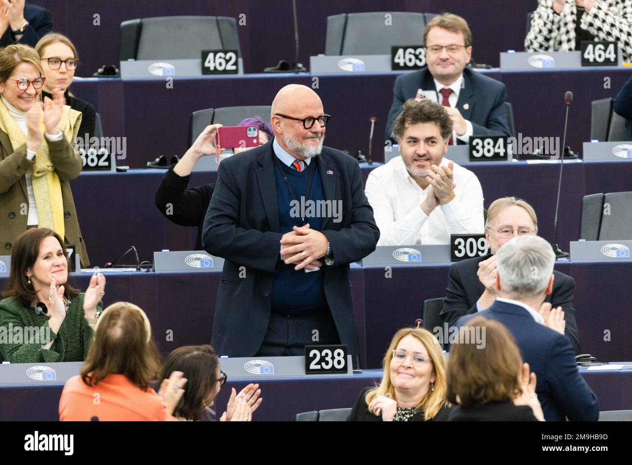 18 janvier 2023, France, Straßburg: Marc Angel (M) accepte les ...