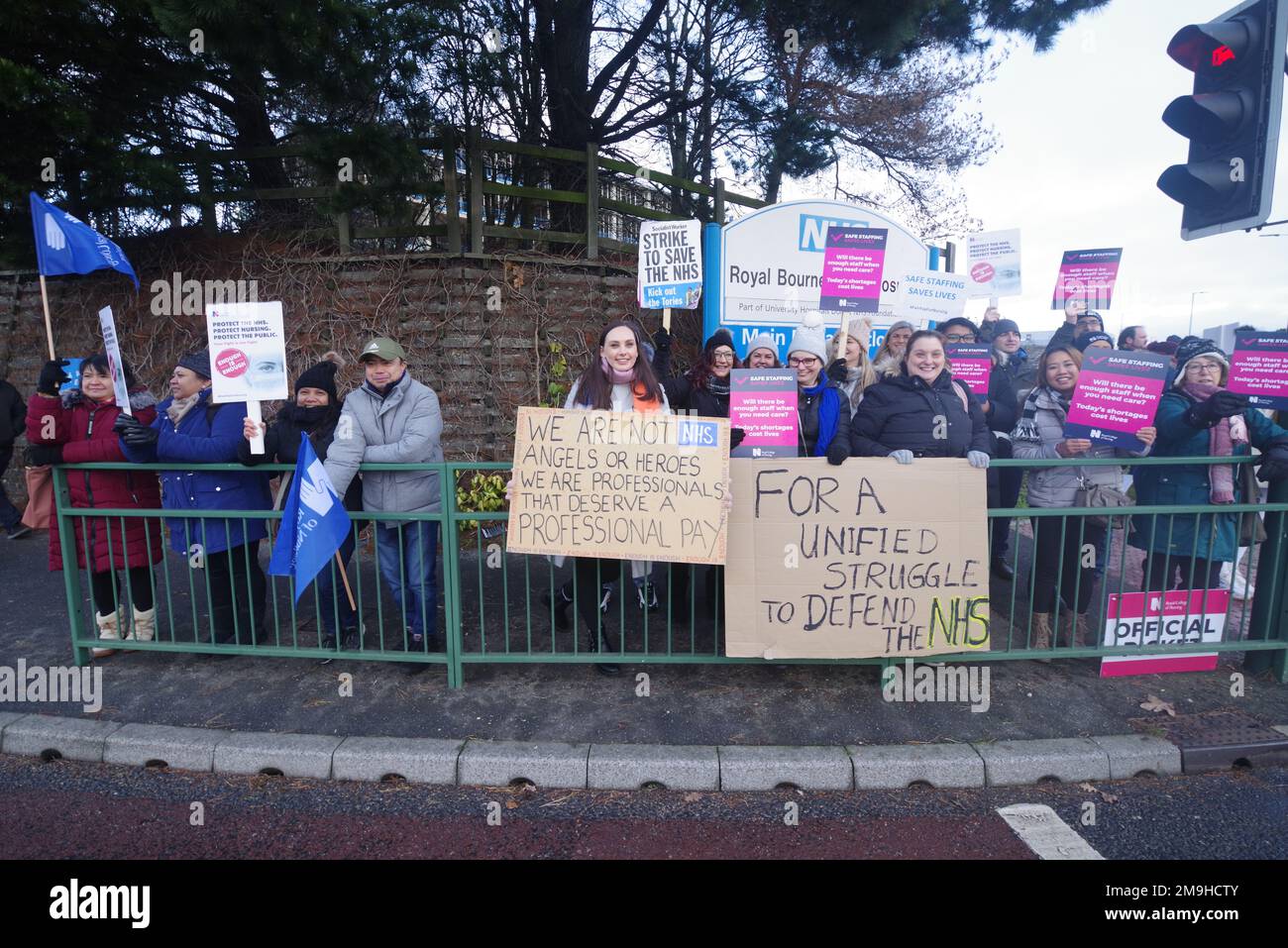Les membres du Collage royal des soins infirmiers frappent à Bournemouth et se joignent à d ...