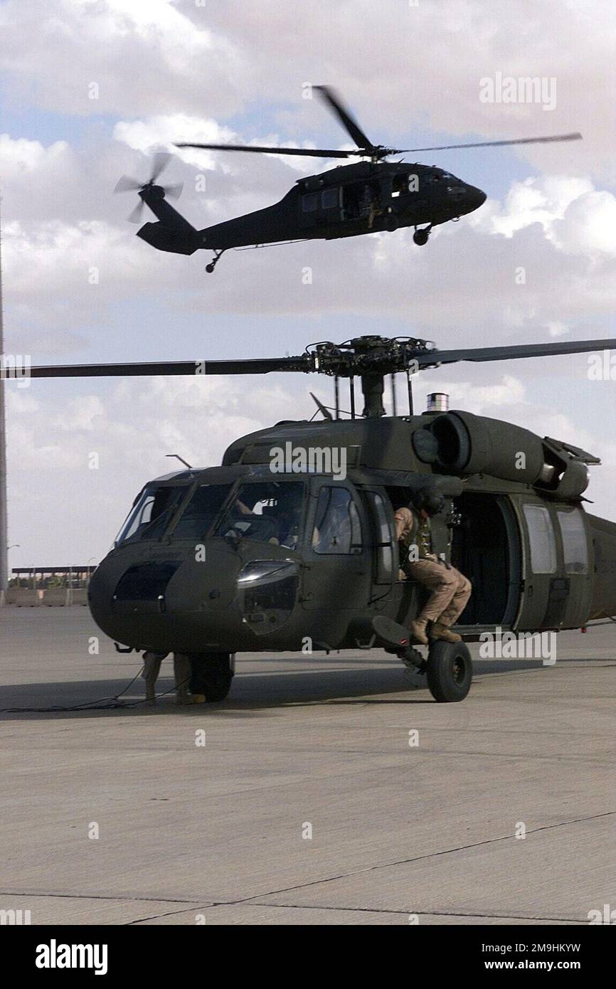 020411-F-3805C-009. Sujet opération/série: SOUTHERN WATCH 2002 base ...