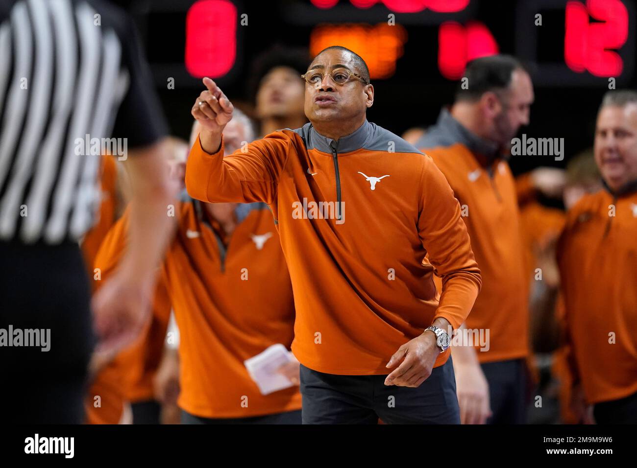 Texas acting head coach Rodney Terry directs his team during the first ...