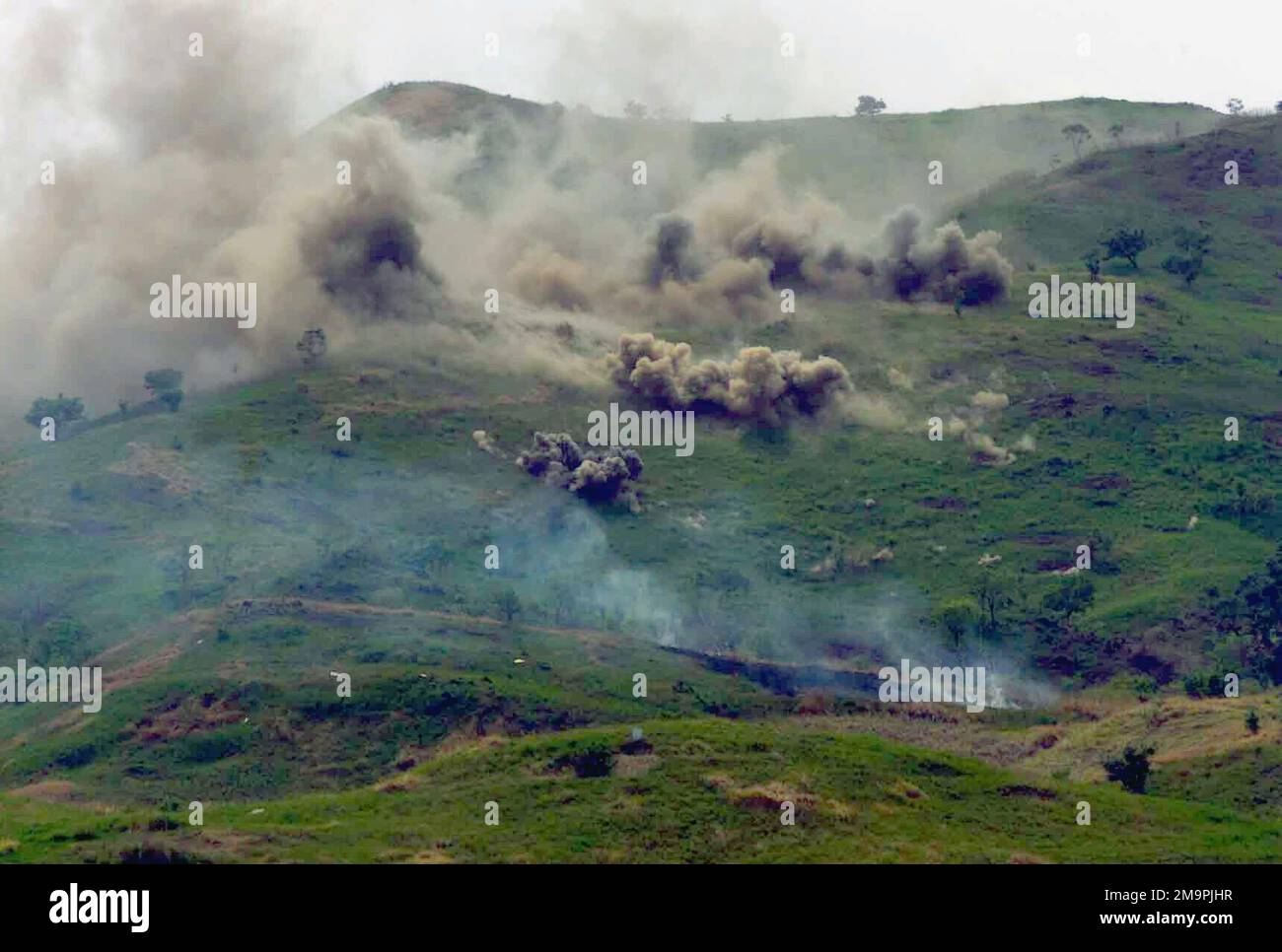 Combiné M198 Howitzer tracté 155mm tours tirés par le bataillon 2nd de ...