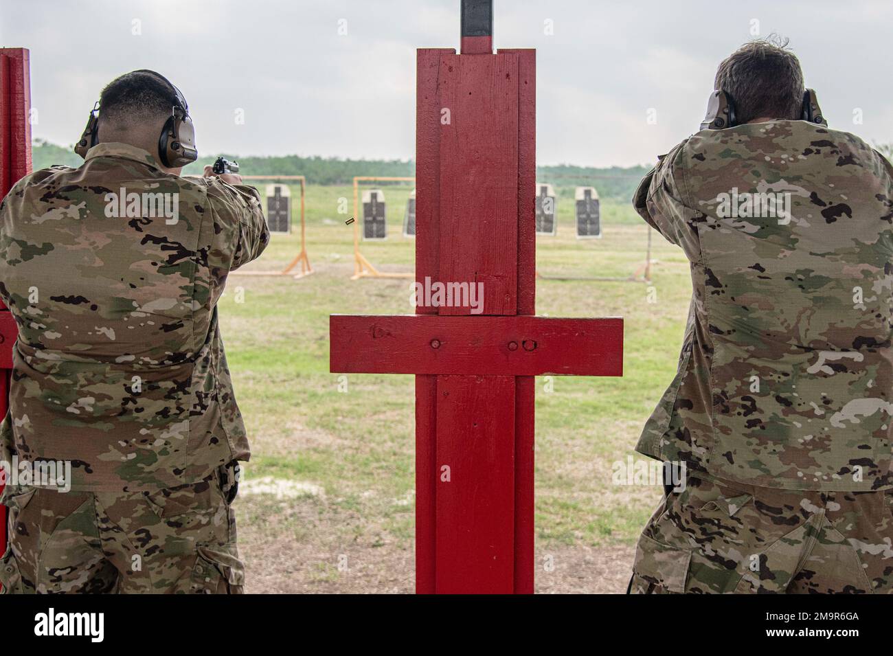 Les membres de la base commune de San Antonio participent à la ...