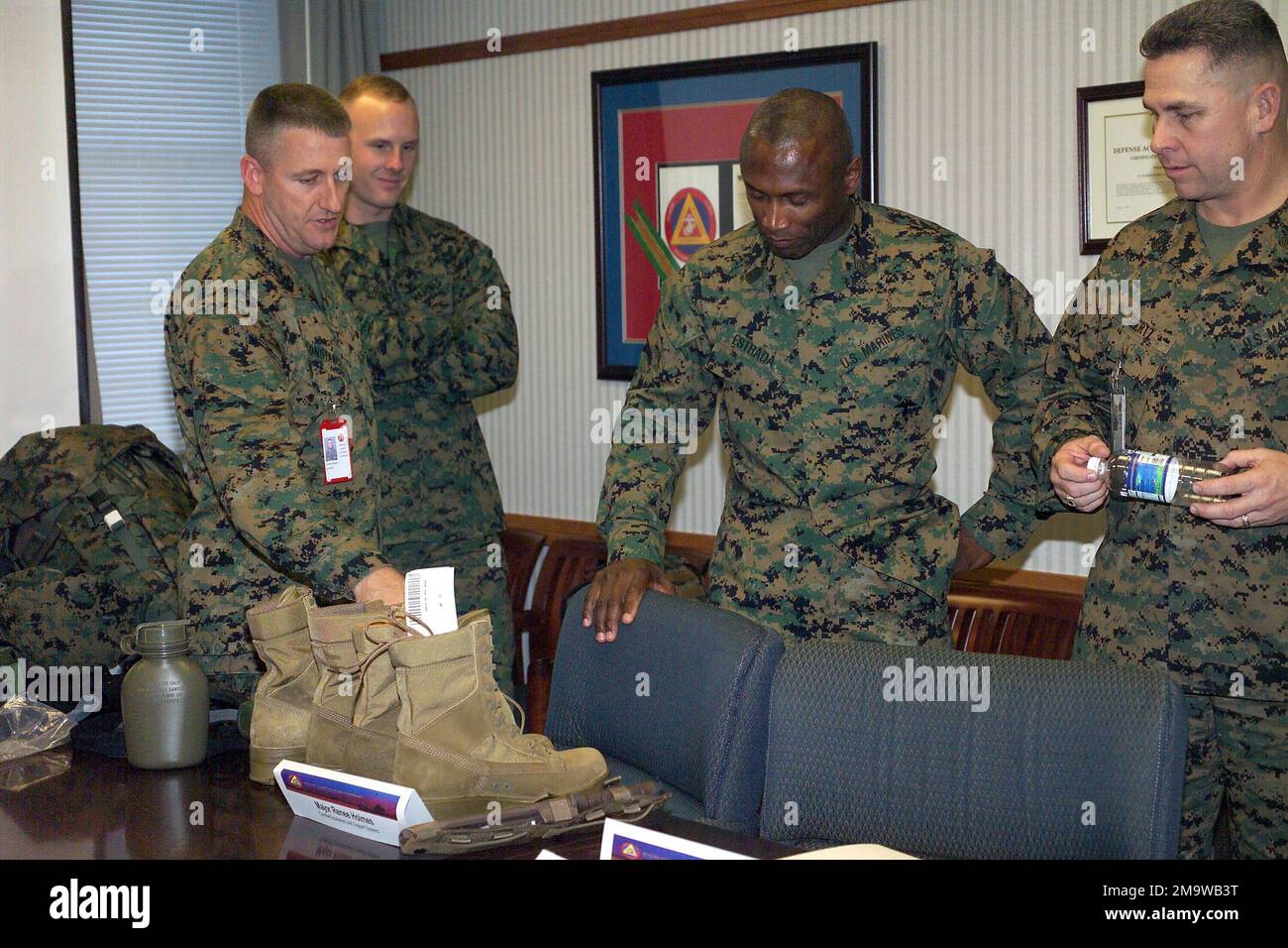 Us marine corps usmc sergeant Banque de photographies et d’images à ...