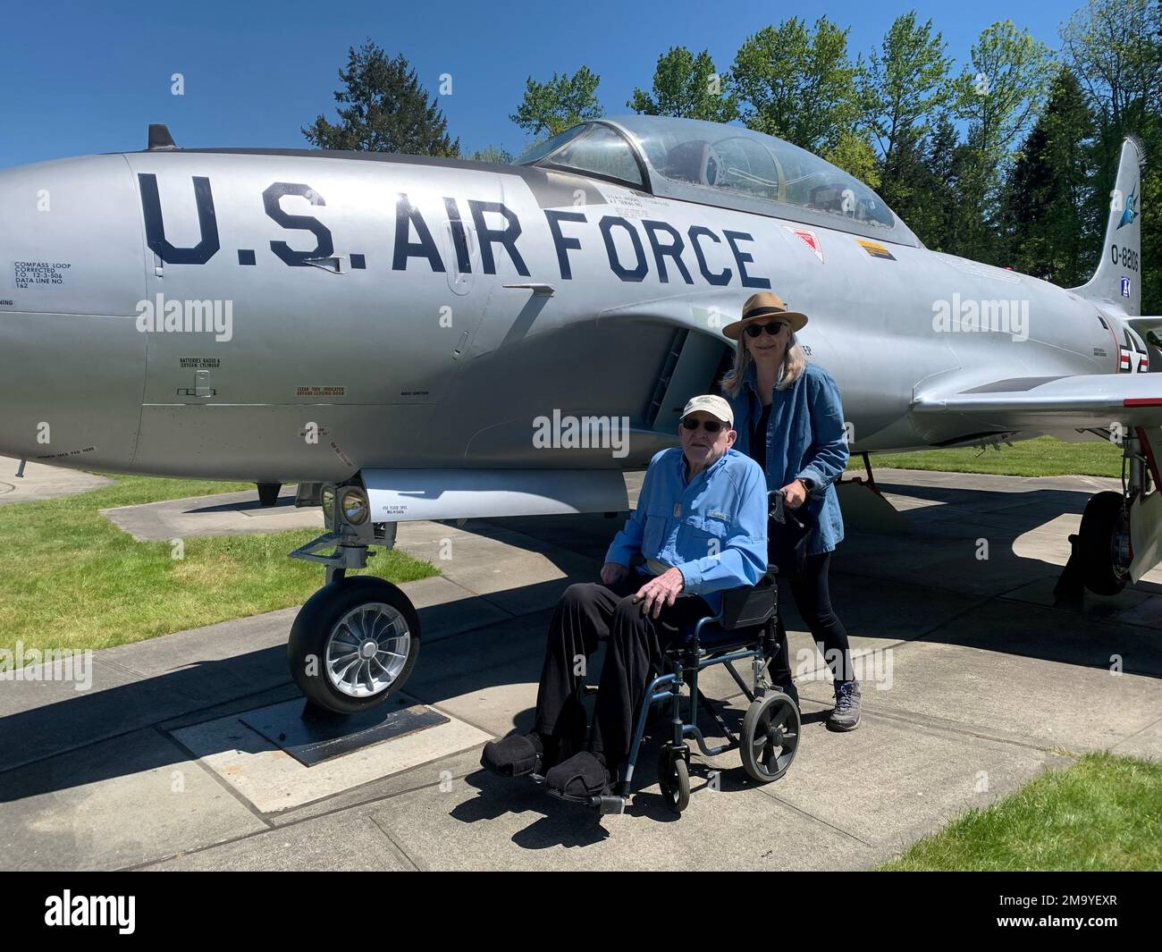 Col Lt pilote de la Seconde Guerre mondiale (Ret.) Clayton M Hays avec ...