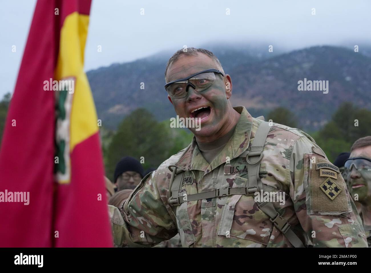 Le lieutenant-colonel Coleman motive ses troupes avant le début de l ...
