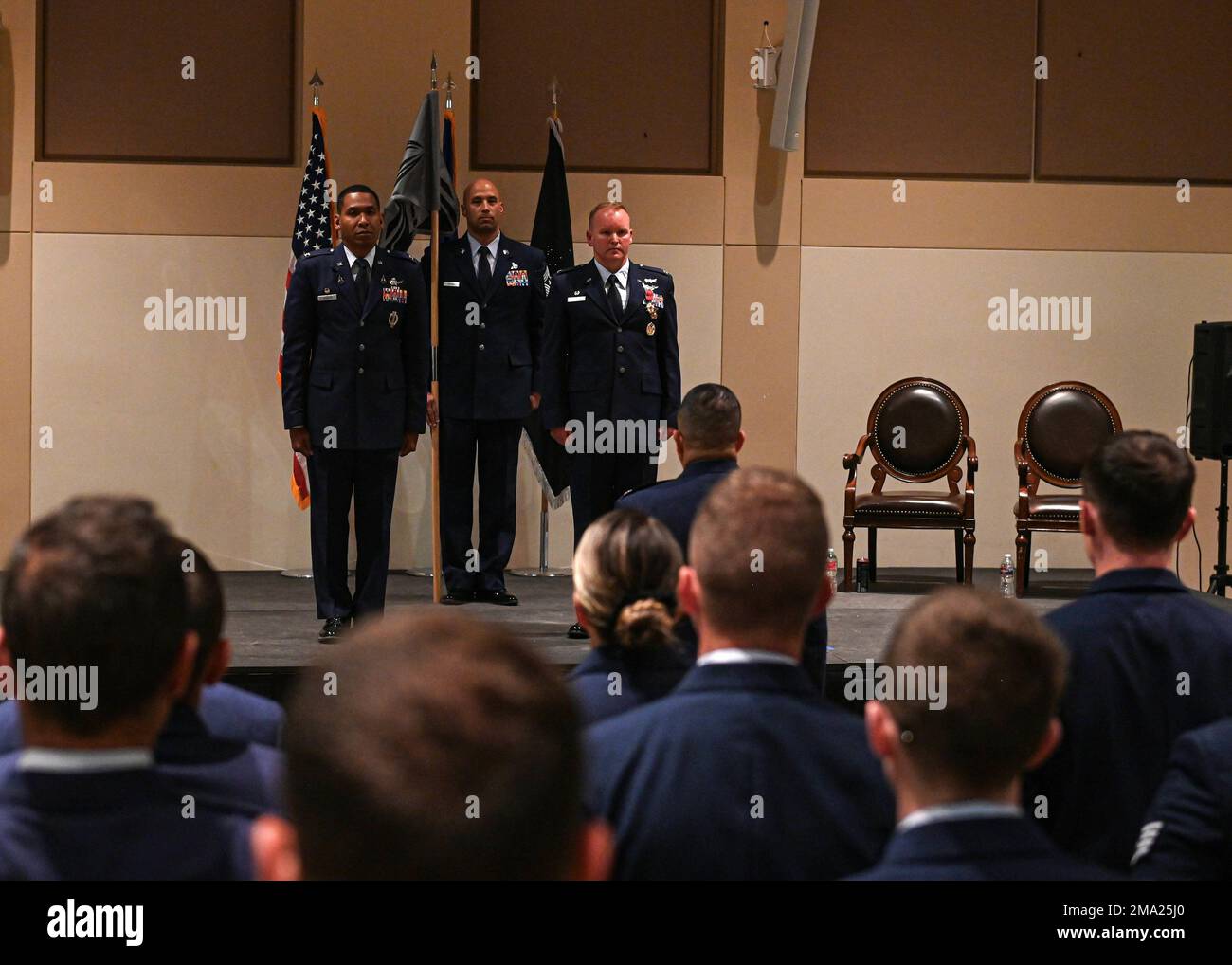 Le colonel Marcus Jackson, commandant du delta 2 de la base spatiale ...