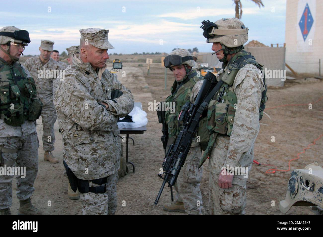 041214-M-0173F-013. [Complete] Légende de la scène : U.S. Corps de ...