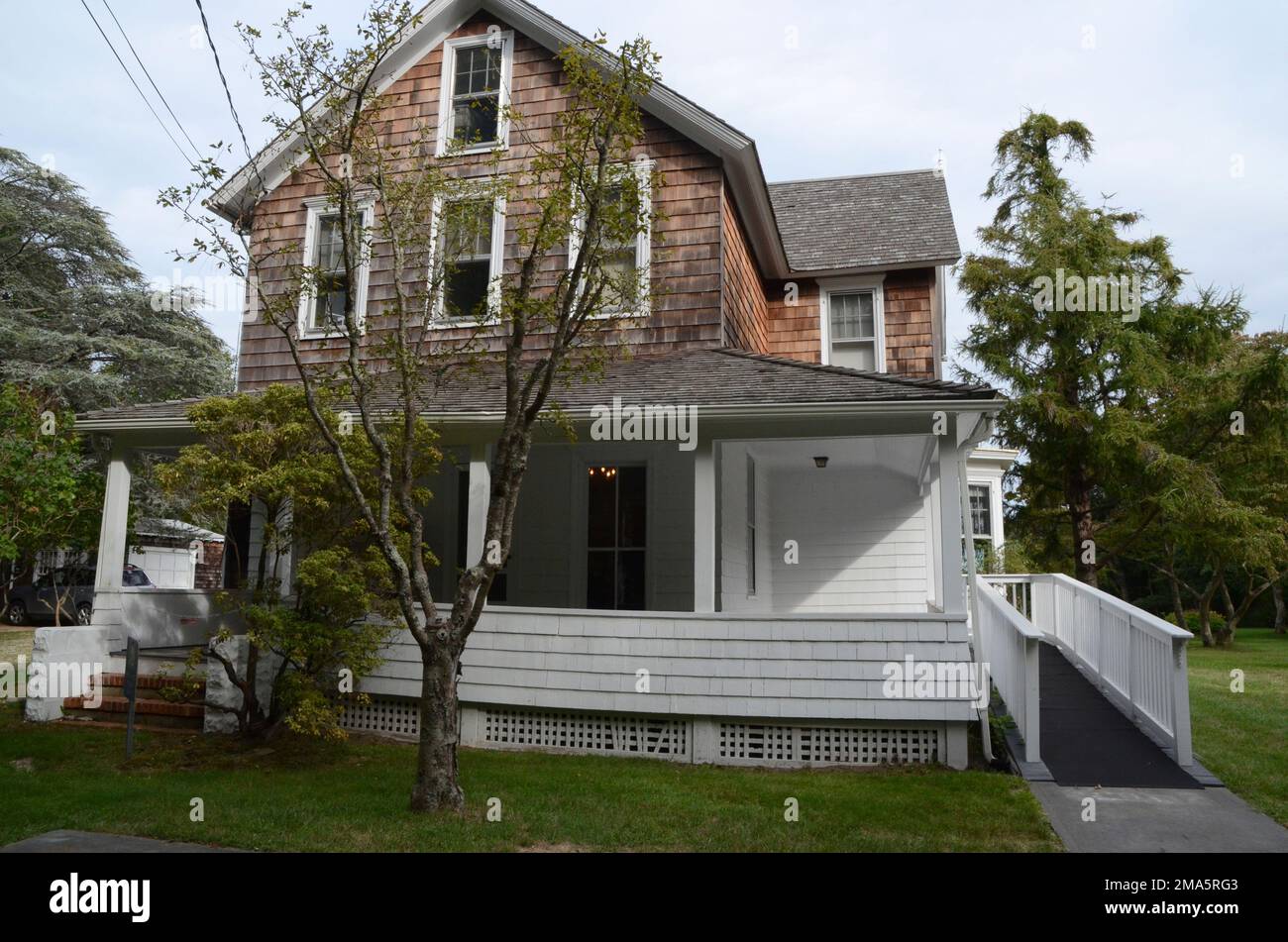 The front of the shingled house where American Abstract Expressionist ...