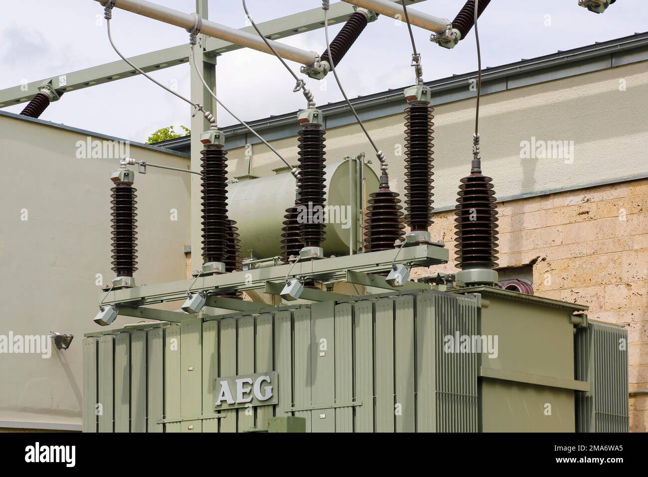 Electricity distribution transformer Banque de photographies et d’images à haute résolution - Alamy