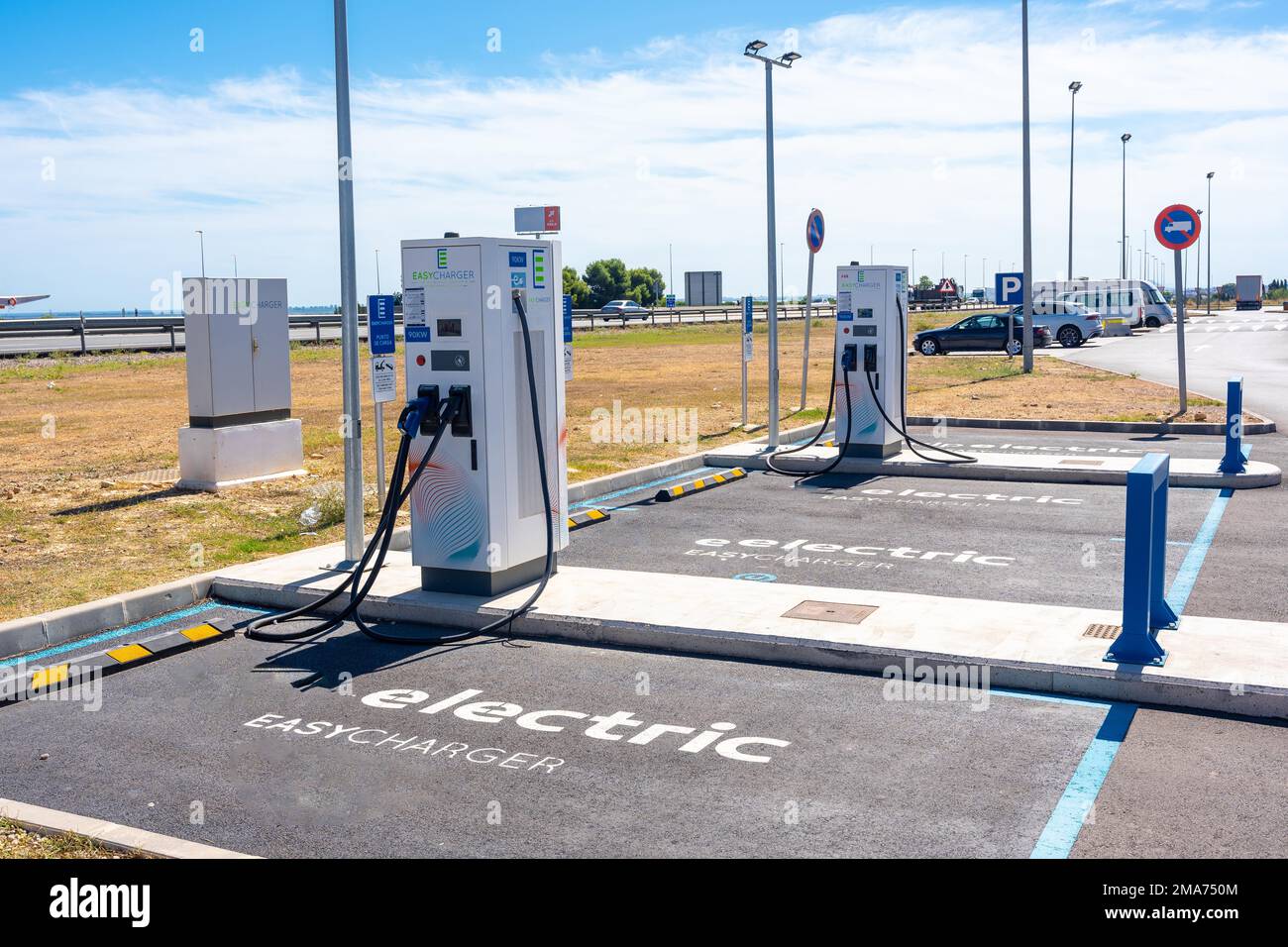 Electric car chargers Banque de photographies et d’images à haute ...