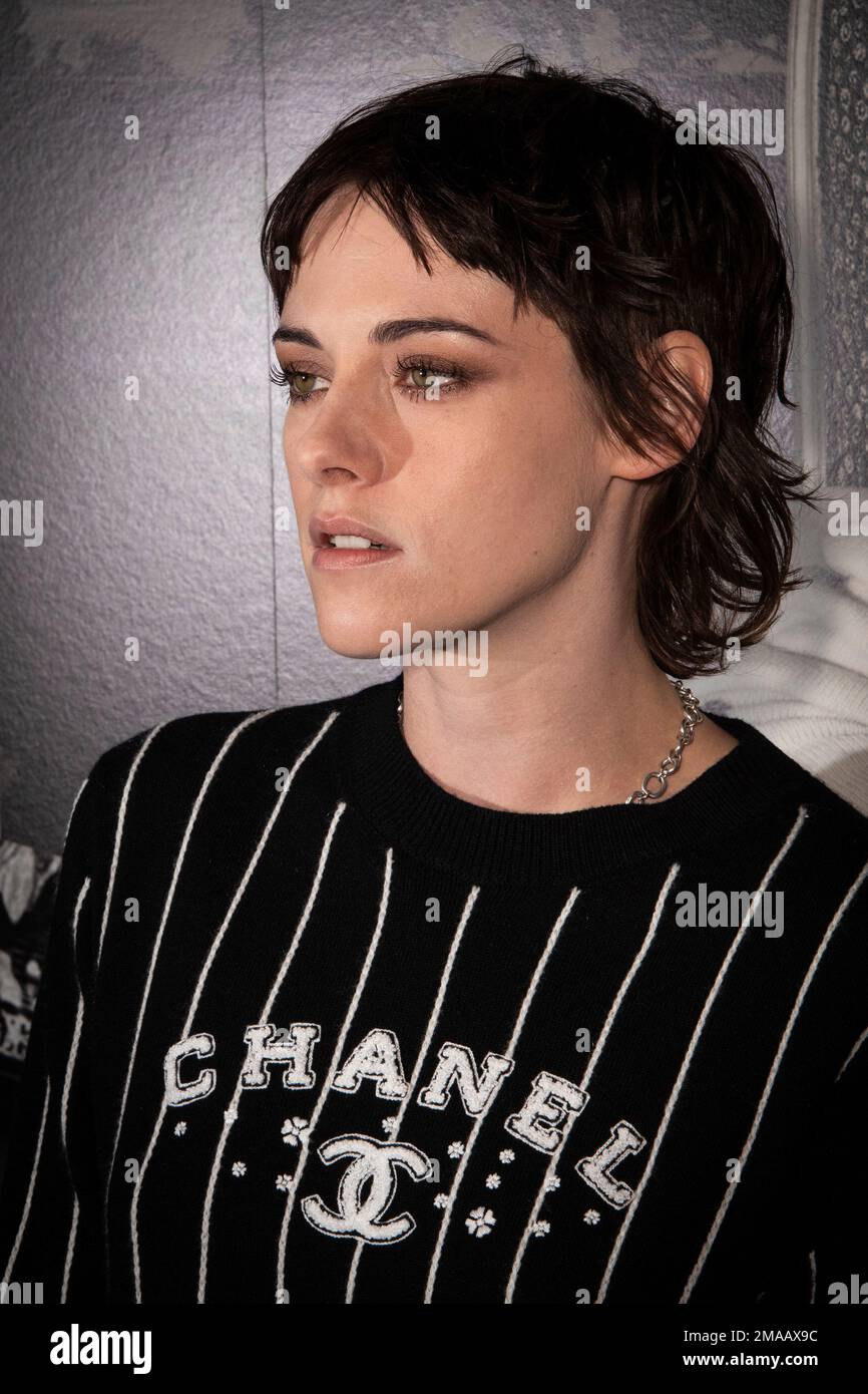 Kristen Stewart arrives for the Chanel ready-to-wear Spring/Summer 2023 ...