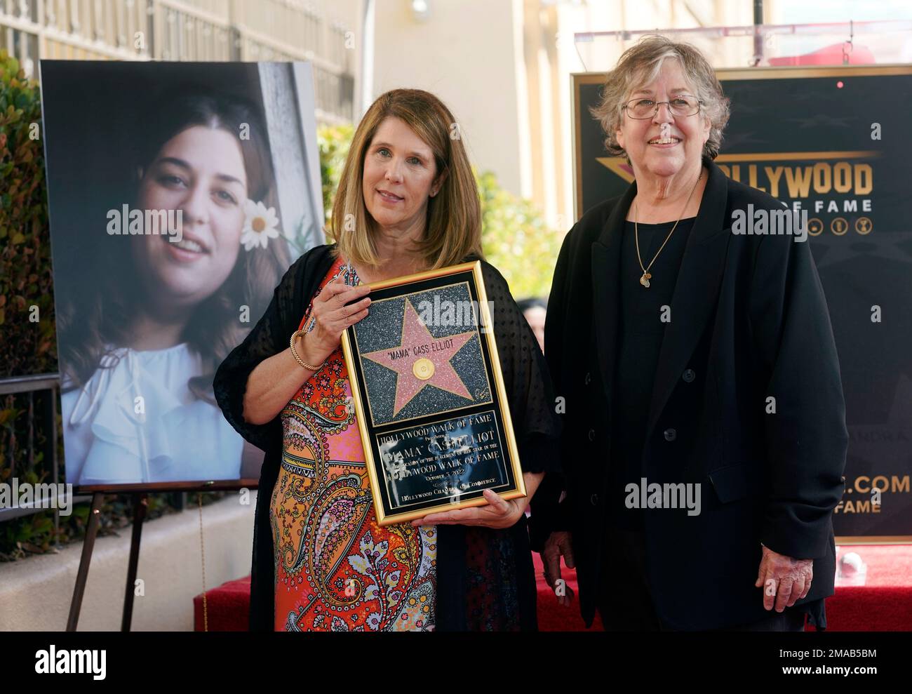 Owen Elliot-Kugell, center, daughter of the late singer "Mama" Cass ...