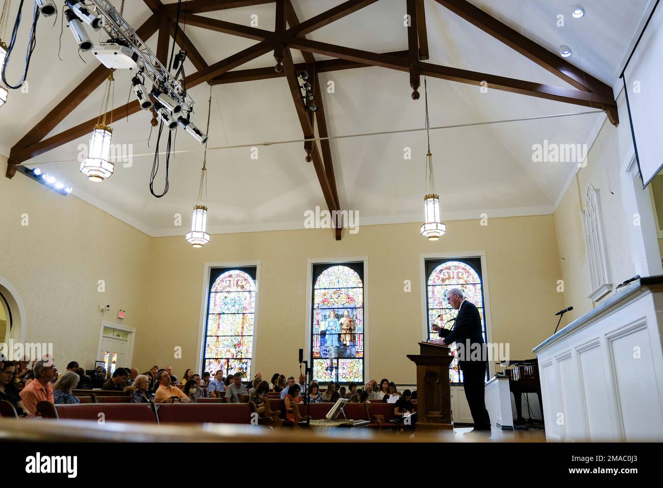 Pastor Bart Barber preaches at First Baptist Church of Farmersville ...