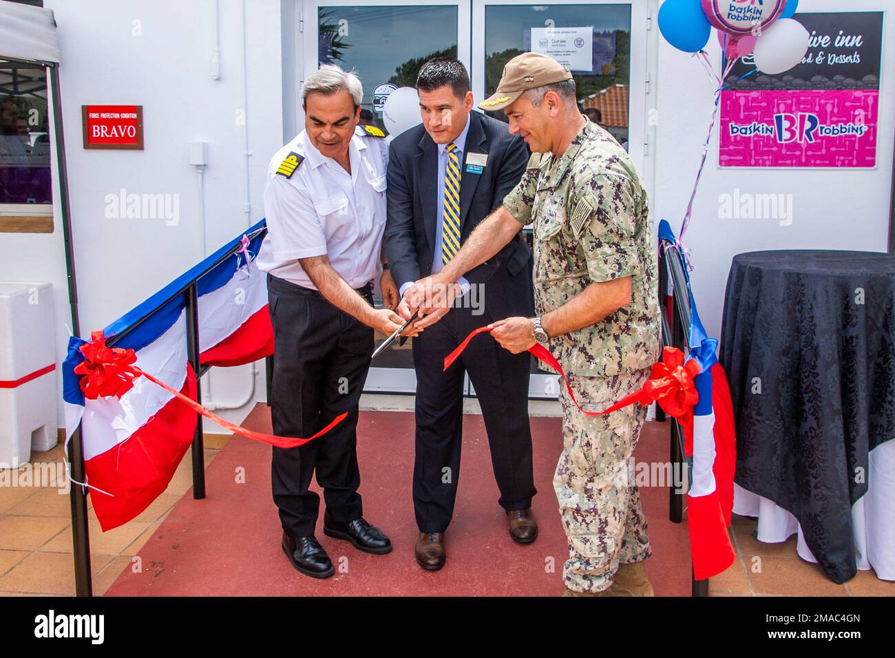 STATION NAVALE DE ROTA, Espagne (25 mai 2022) - Capitaine de vaisseau ...