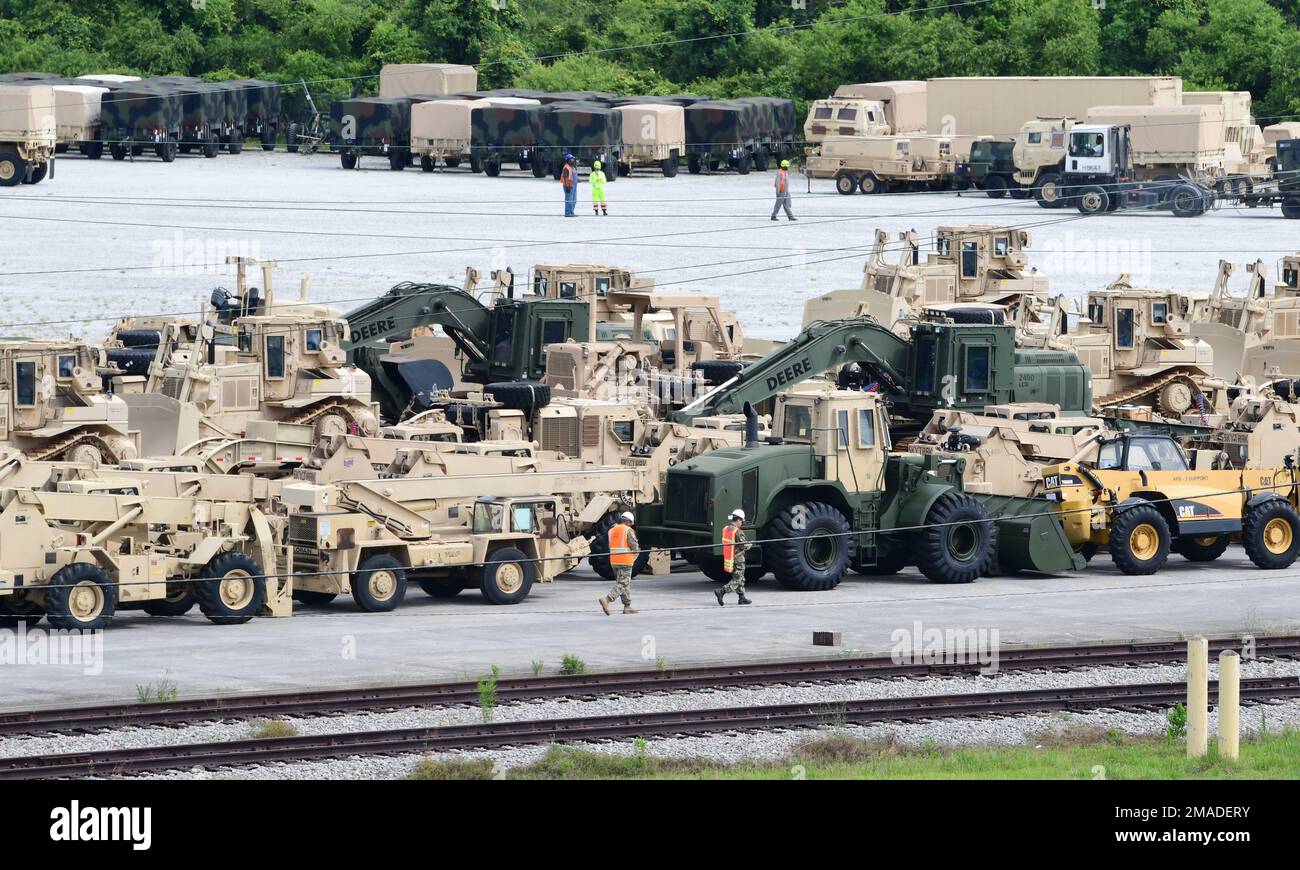CHARLESTON, S.C. (25 mai 2022) des unités de l'Armée du Commandement du ...