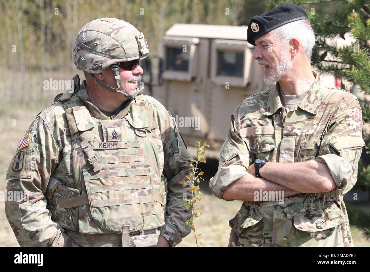 ÉTATS-UNIS Le Sgt. Roger Kenny, commandant en chef du régiment d ...
