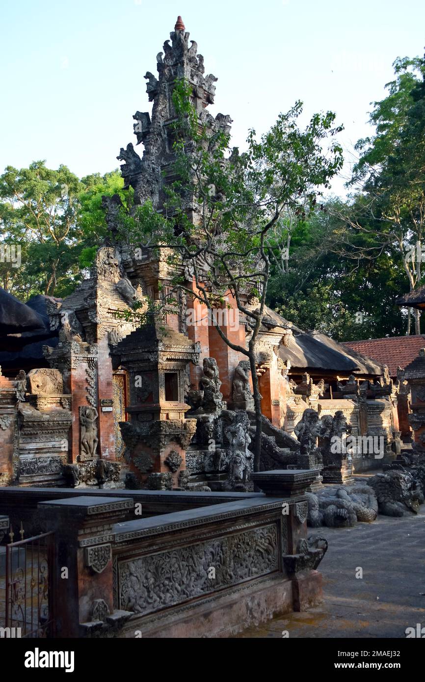 Grand Temple De La Mort De Padangtegal Pura Dalem Agung Padangtegal