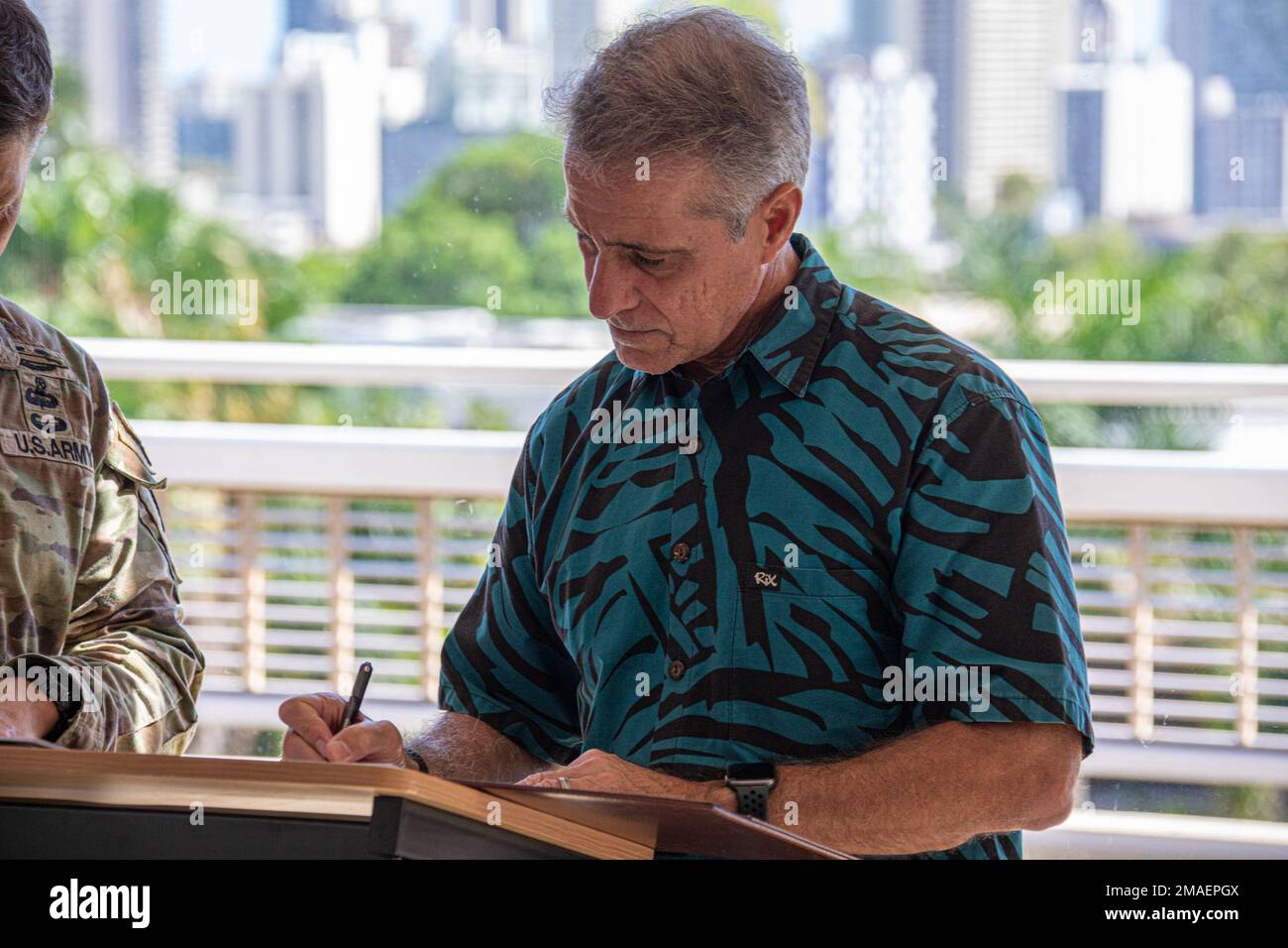 Major général Joseph A. Ryan, commandant général, 25th, Division d ...
