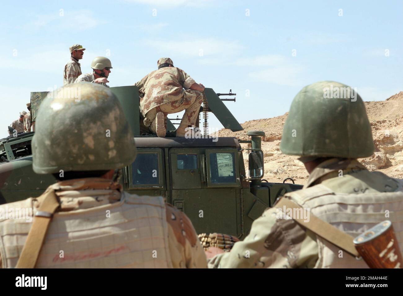 070319-M-7404B-001. [Complete] Scene Caption: Deux soldats de l'armée ...