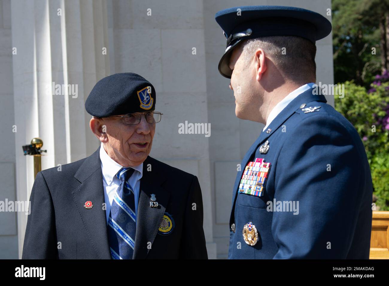 ÉTATS-UNIS Brian Filler, colonel de la Force aérienne, à droite, le ...
