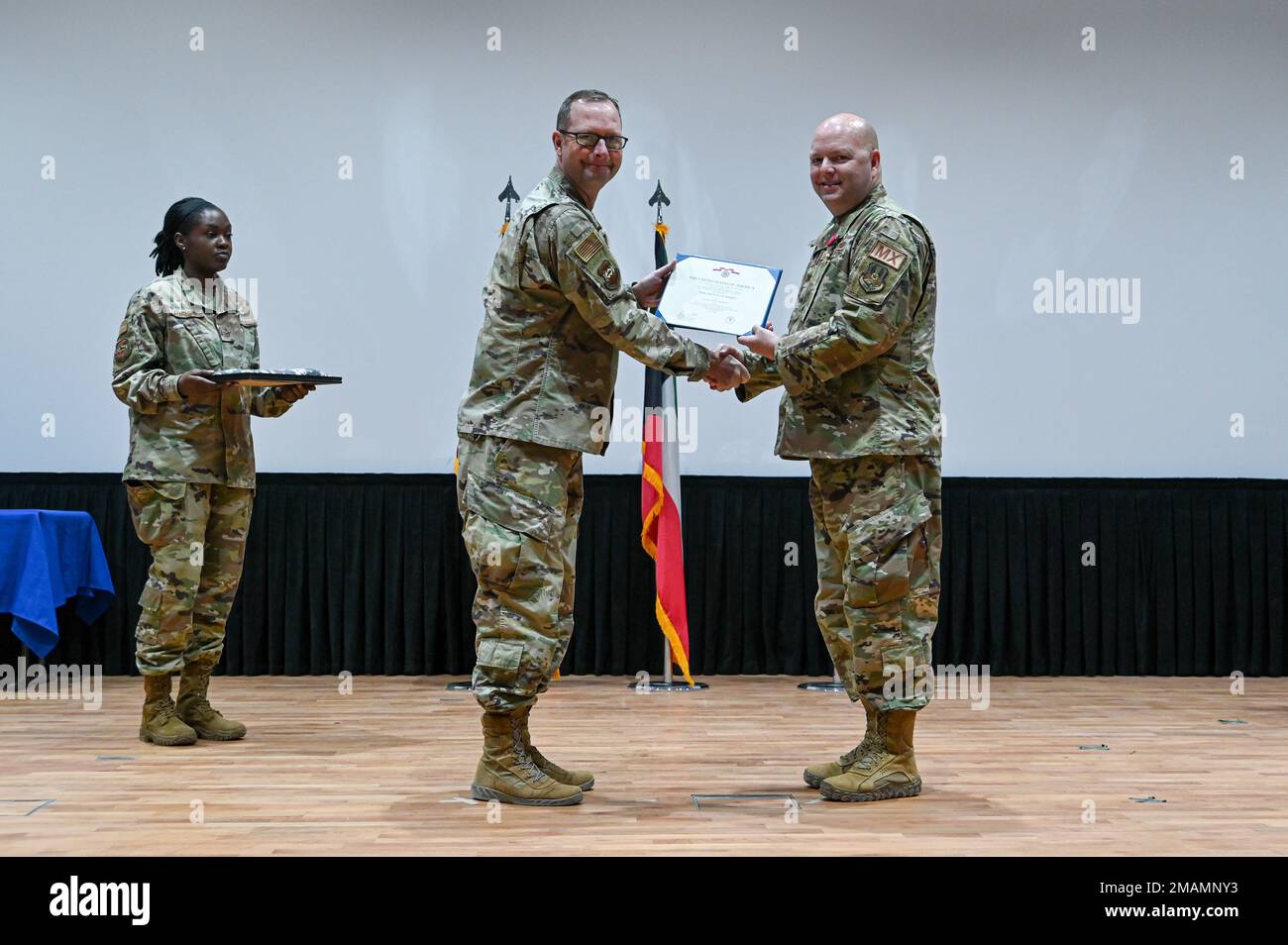ÉTATS-UNIS Le colonel de la Force aérienne, Clinton M. Wilson, au ...