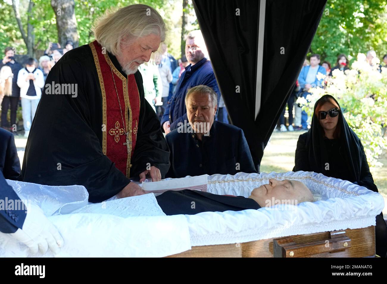 An Orthodox priest leads the service of former Soviet Union President ...