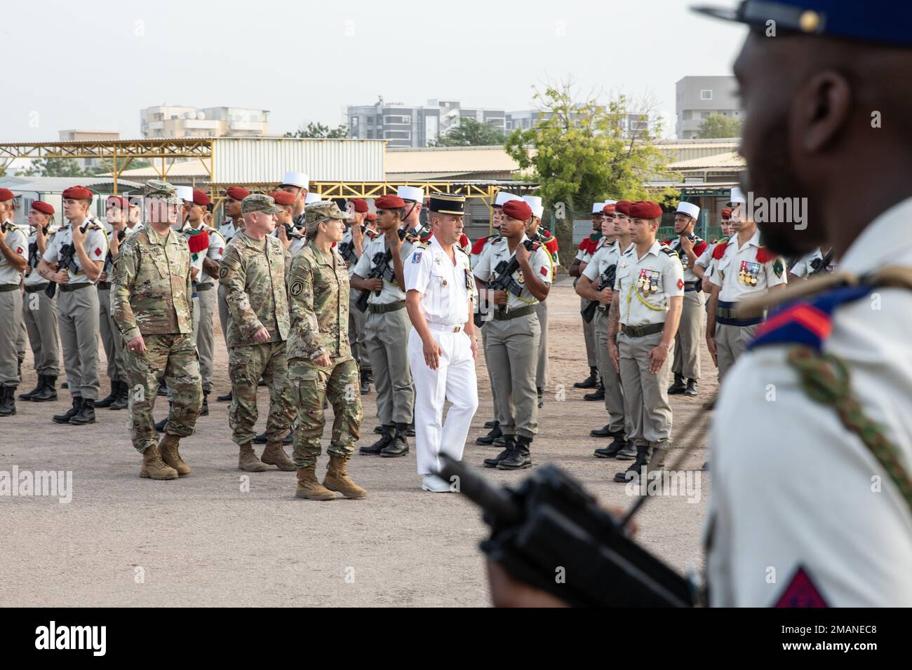 Colonel français Sébastien Botheron, commandant du 5th Overseas ...