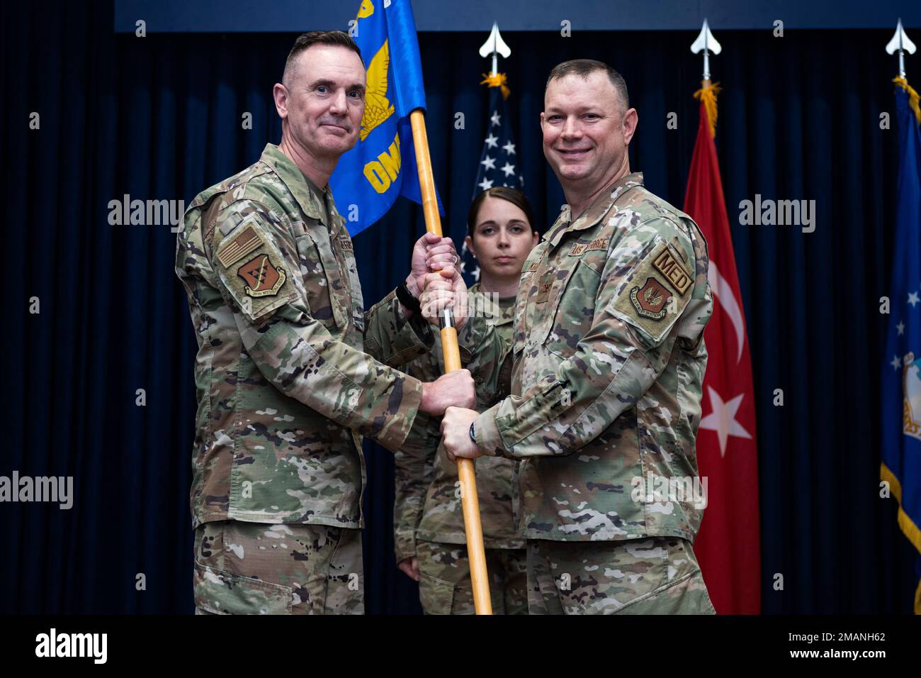 Le colonel Christopher Kelly, commandant sortant de l'escadron de ...