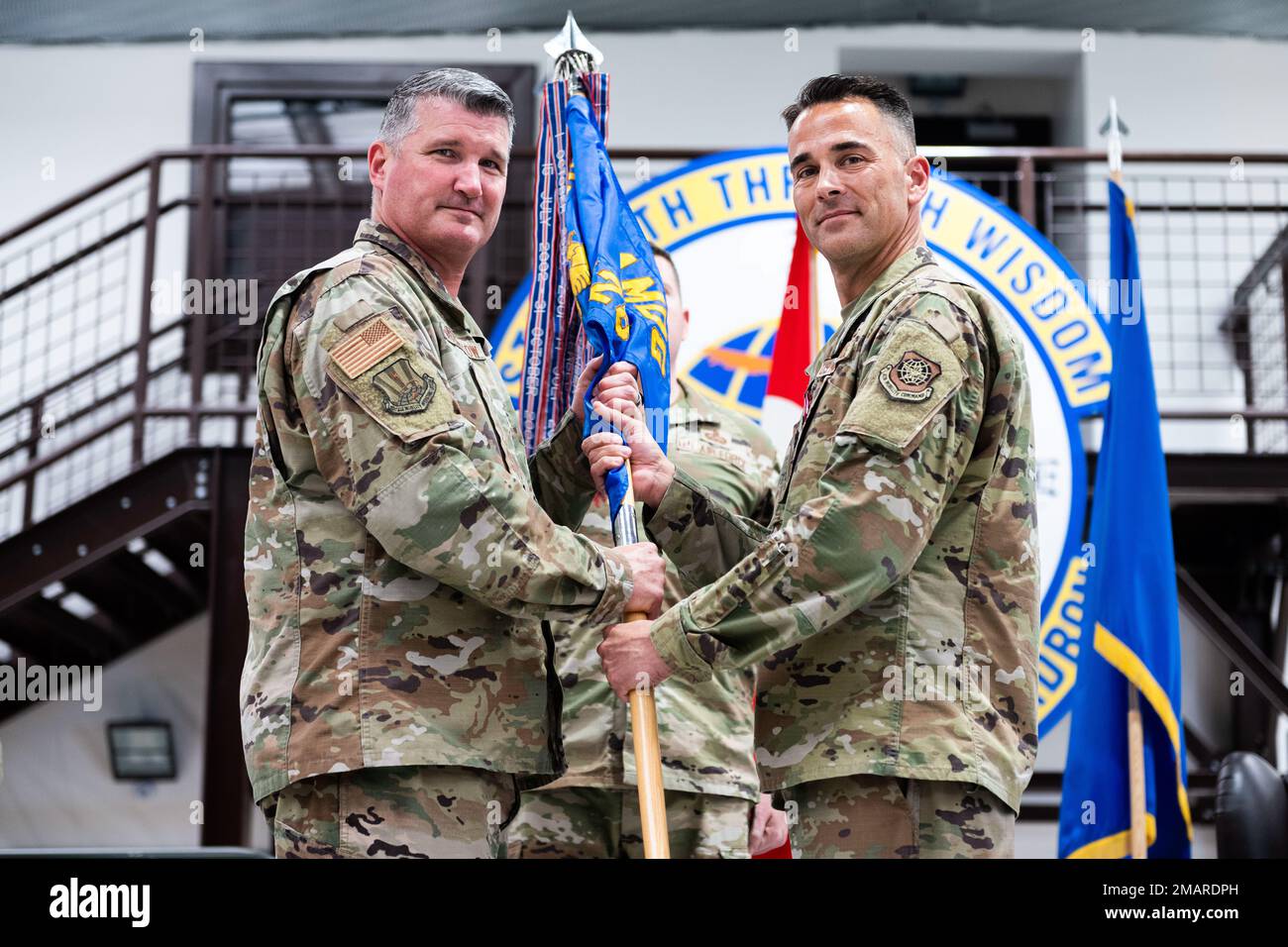 Le lieutenant-colonel Jared Thompson, commandant sortant de l'escadron ...