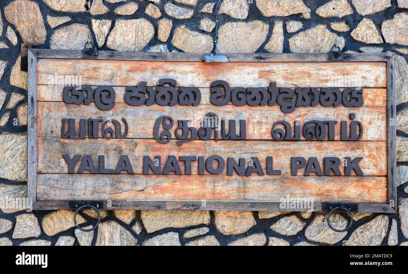 L'entrée du parc national Yala accueille de près un tableau de nom ...