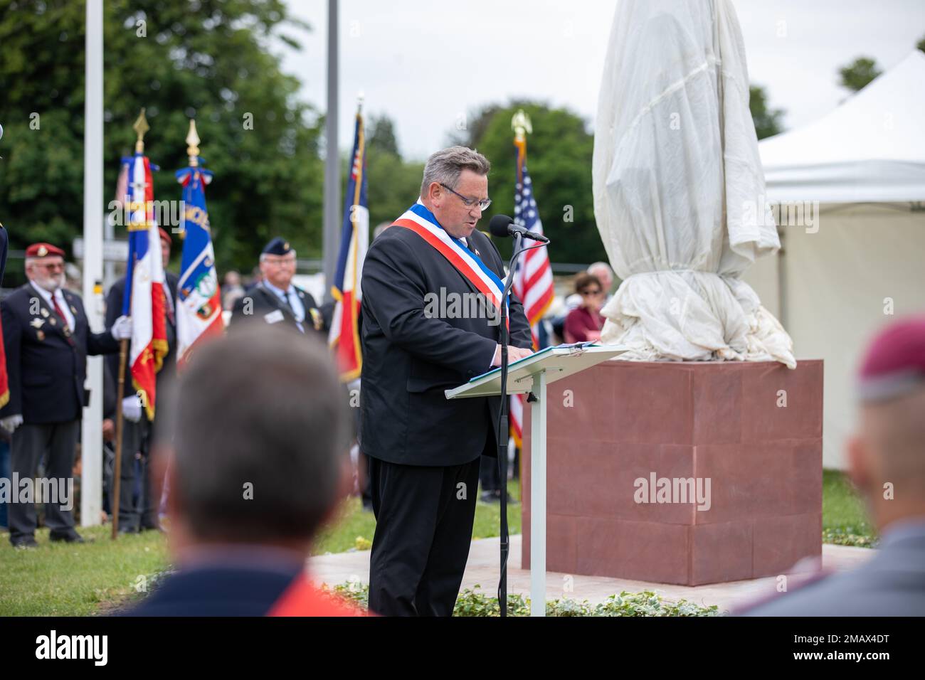Des chefs militaires et des invités distingués ont participé au ...