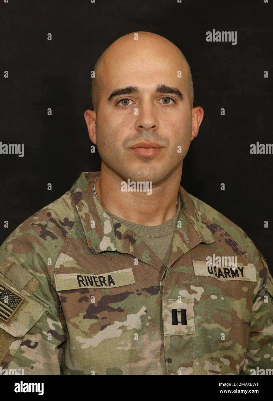 Le capitaine de la Garde nationale de l'Armée de Virginie Nicholas Rivera, un officier de ...