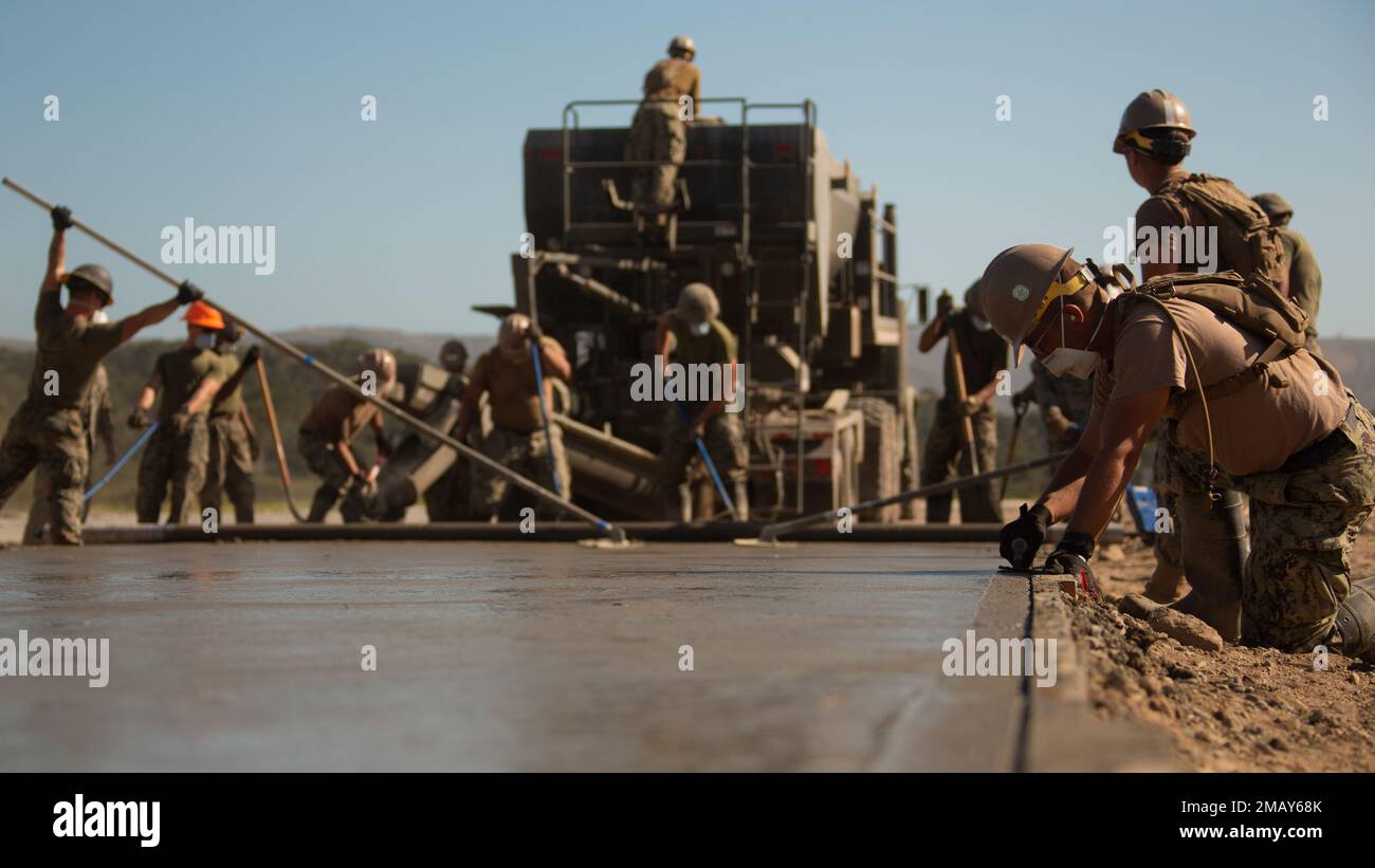 ÉTATS-UNIS Marines avec le Marine Wing support Squadron 372, Marine Air ...