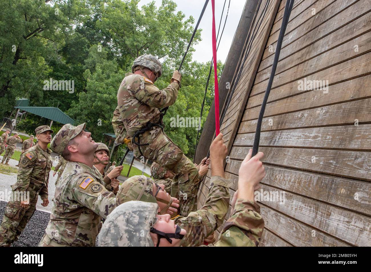 Les instructeurs de la Compagnie B, 399th Regiment (entraînement d'été ...