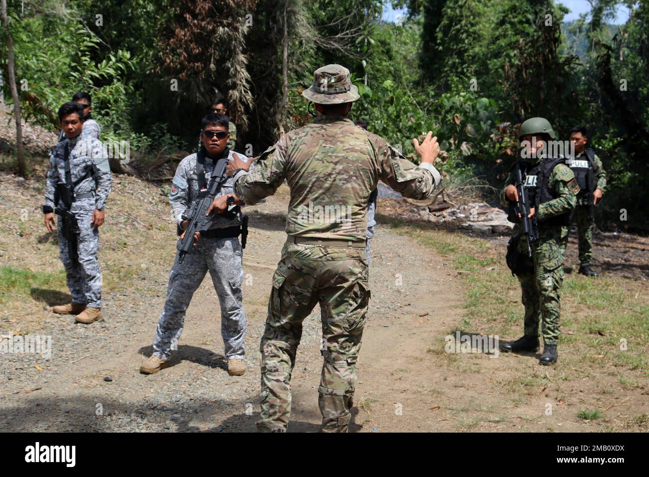 Raid police nationale Banque de photographies et d’images à haute ...