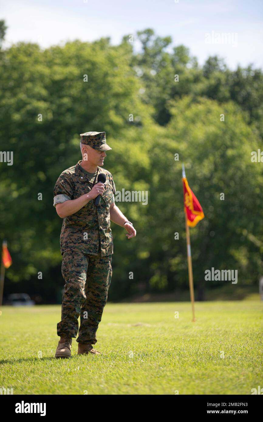 ÉTATS-UNIS Le lieutenant-colonel Erik C. Quist, commandant sortant, du ...