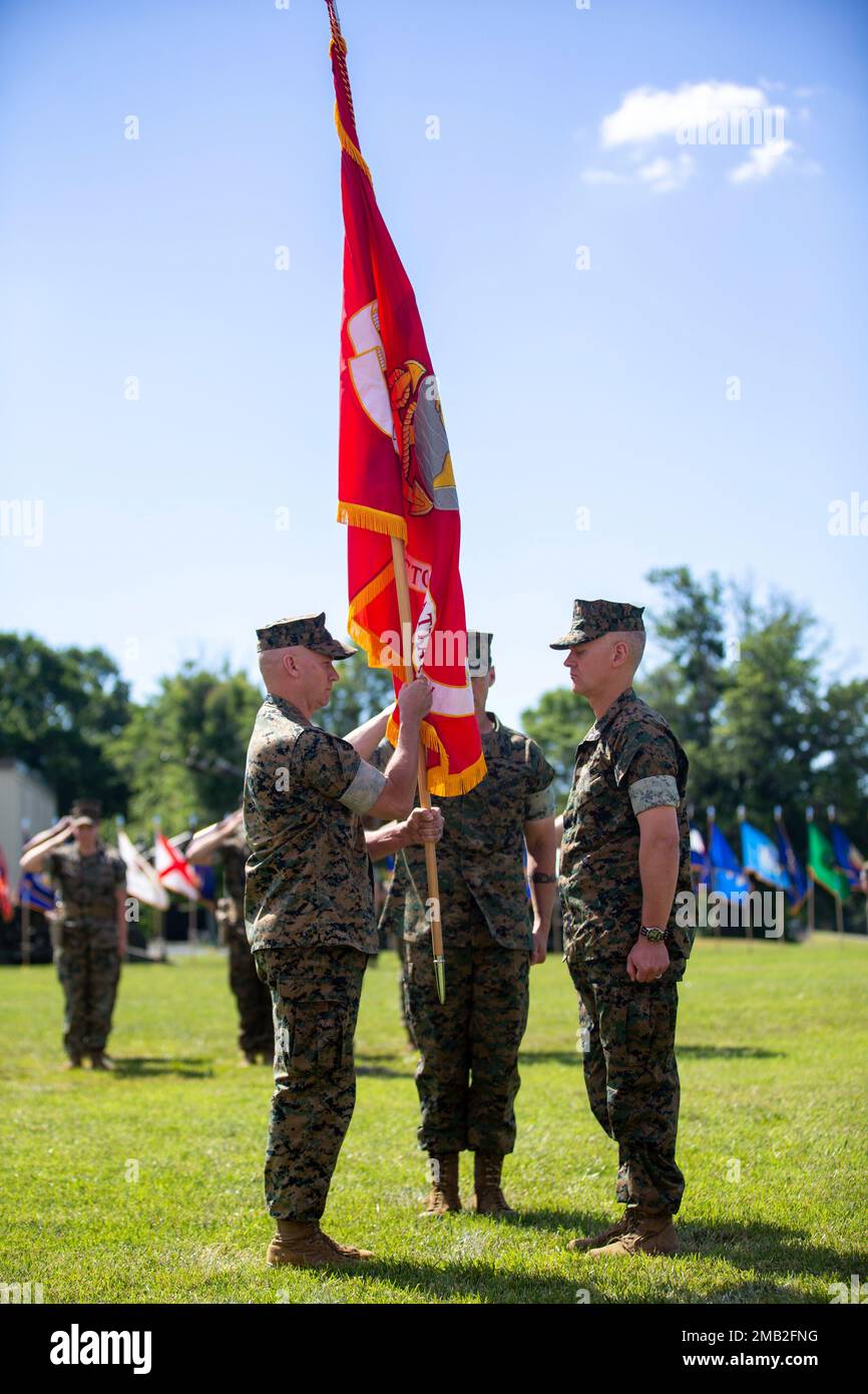 ÉTATS-UNIS Le lieutenant-colonel Erik C. Quist, à droite, commandant ...