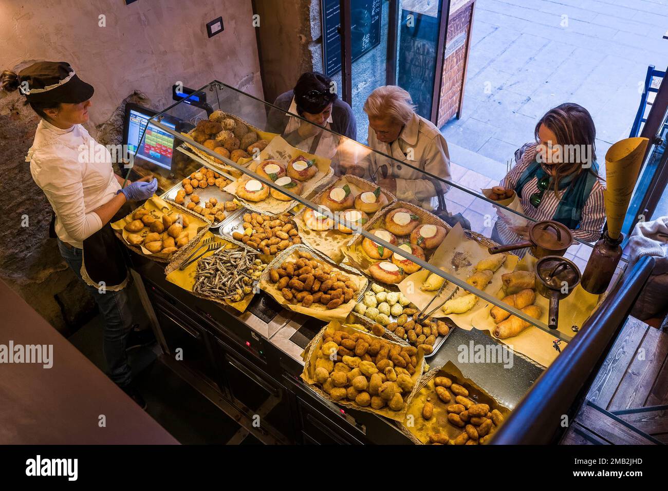 Italie, Naples est la capitale de la cuisine de rue, de la pizza au ...