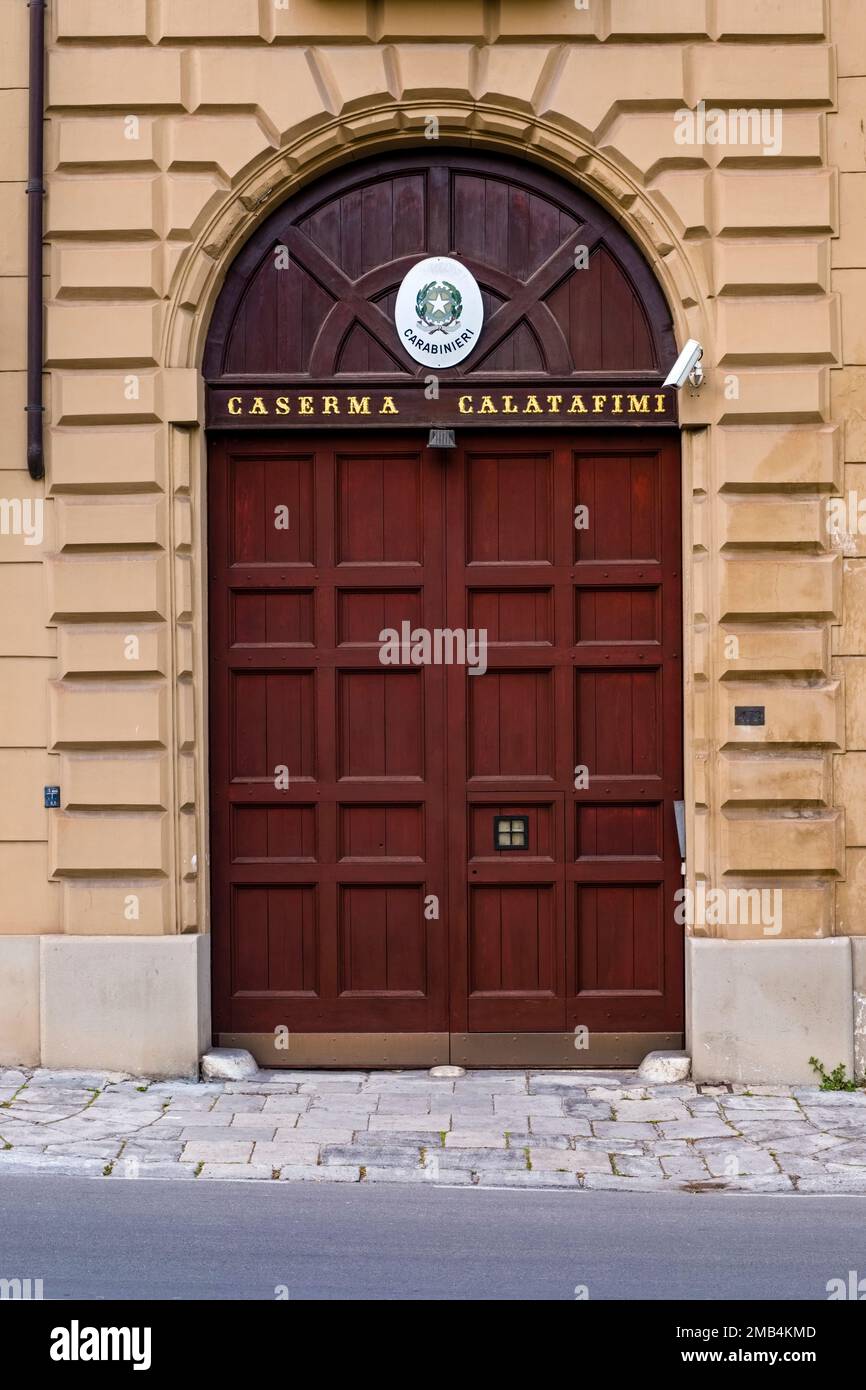Caserma dalla chiesa calatafimi Banque de photographies et d’images à ...