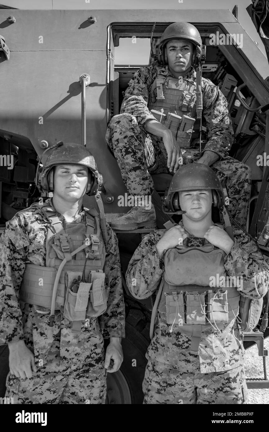 ÉTATS-UNIS Corps maritime Cpl. Johnathan Bloodworth, à gauche, Cpl ...