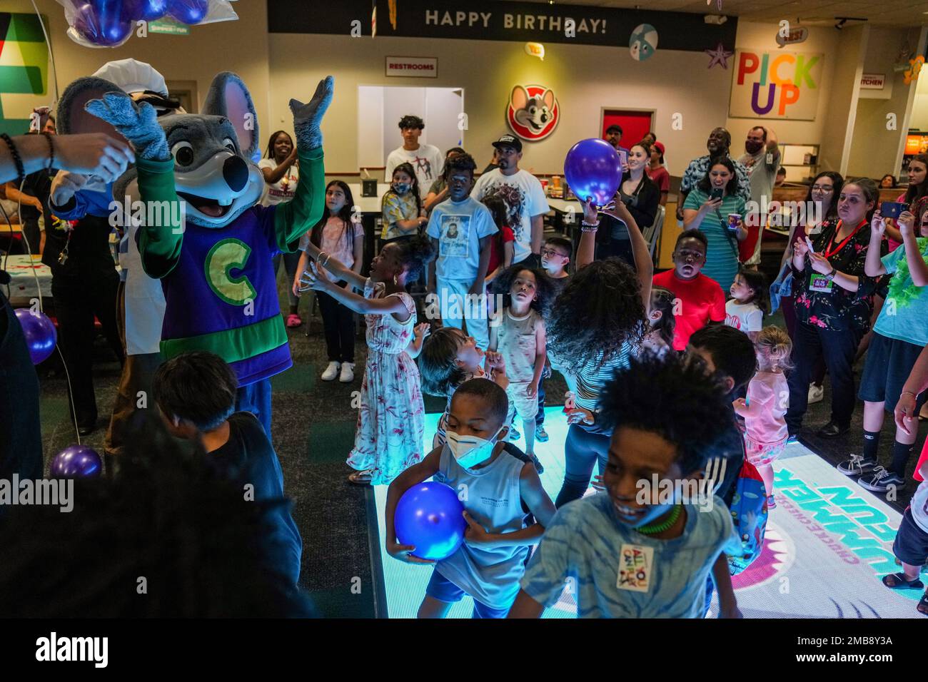 IMAGE DISTRIBUTED FOR CEC ENTERTAINMENT - Chuck E. Cheese and his ...