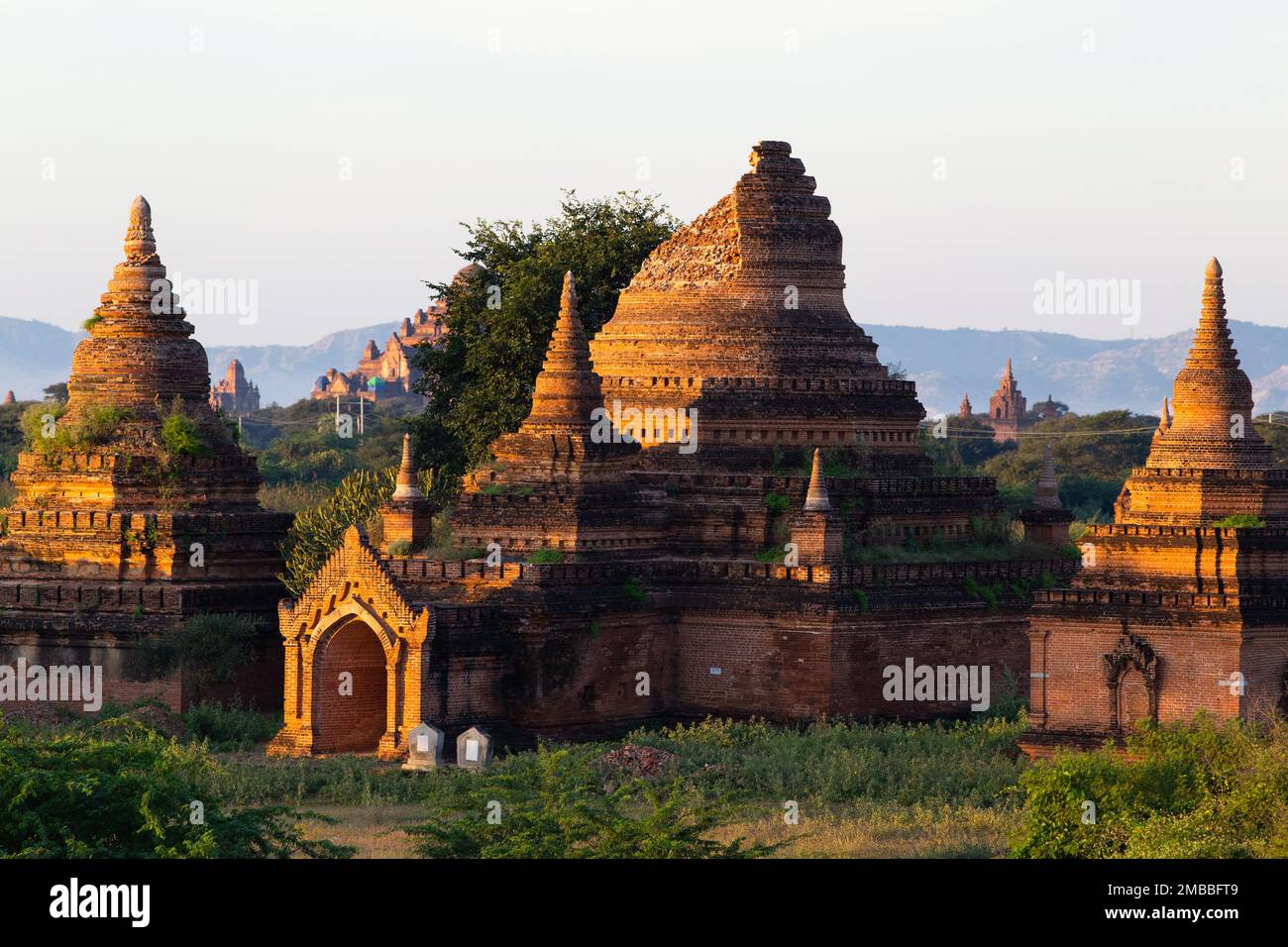 Vieux paysage de bagan Banque de photographies et d’images à haute ...